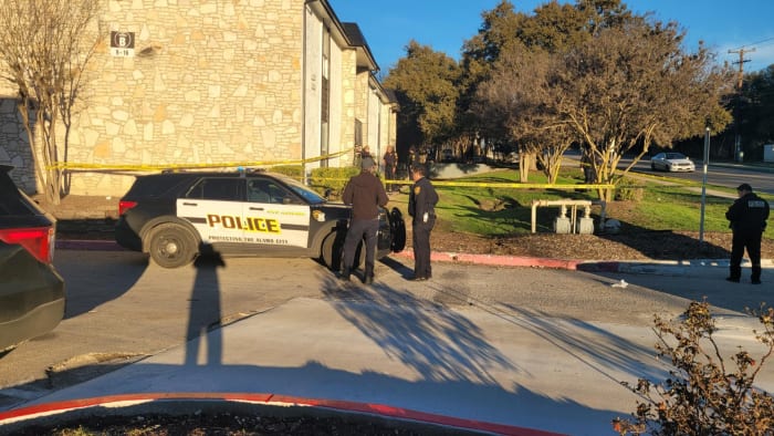 Woman Dead Man In Custody After Shooting At Northwest Side Apartment
