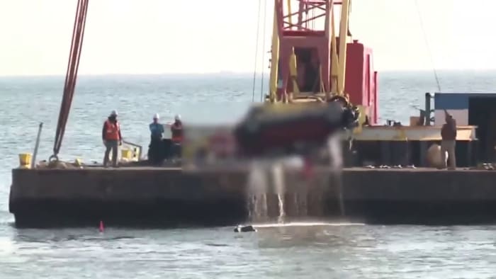 Car that drove off of Virginia Beach pier recovered from ocean
