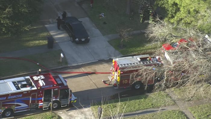 Firefighter falls off ladder while battling a house fire in northwest ...