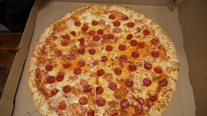 Tasty Tuesday: Benny’s keeps 28” pizza popular across southwest Virginia