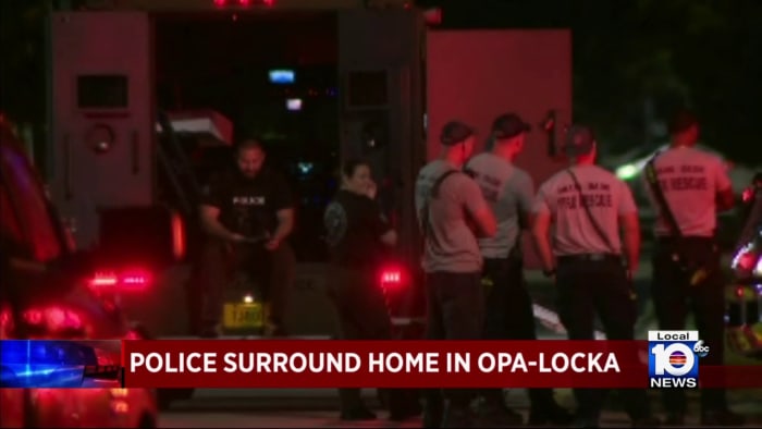 Policías rodean casa en Opa-locka tras reporte de pistolero Policías rodean casa en Opa-locka tras reporte de pistolero
