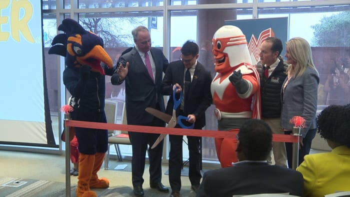 Grand opening held for UTSA downtown campus food pantry