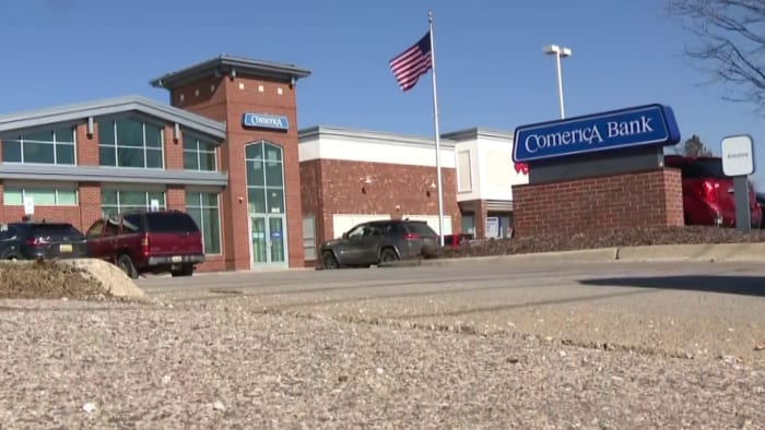 Allegations of racial profiling ensue as Rochester Hills bank denies ...