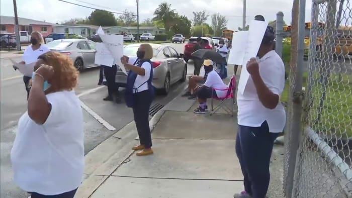 Miami-Dade schools bus driver dies after contracting COVID-19