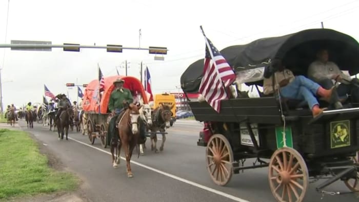 Southwest Trailriders making their way to Memorial Park Friday morning