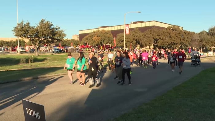 Community comes together for UTSA’s 40th annual Diploma Dash