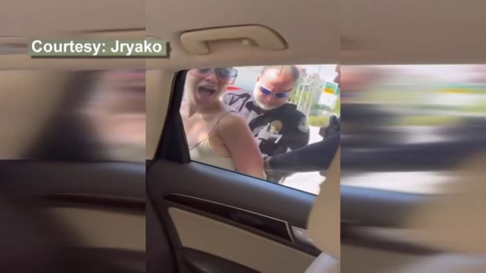 Singer Sessi released from jail after being arrested during traffic ...