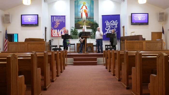 ’I trust God, and I wash my hands’: Churches close, adjust Sunday ...
