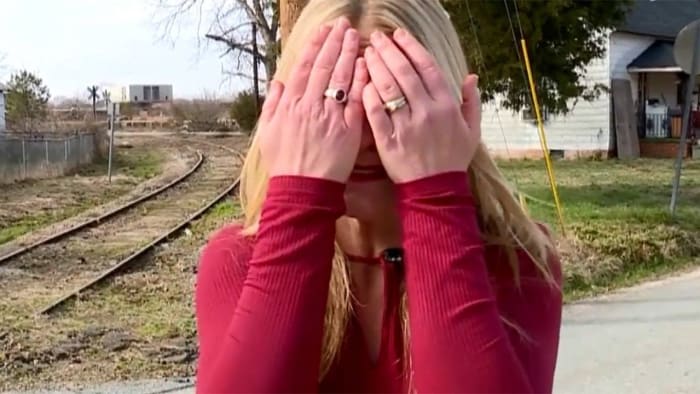 Woman gouges out her own eyes, authorities say