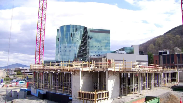 Carilion Clinic’s new Crystal Spring Tower coming to life in Roanoke