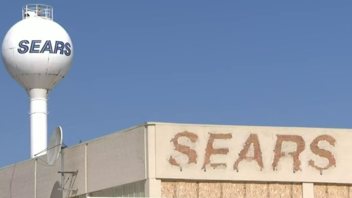 New plans in play to transform vacant Sears building in Lincoln Park