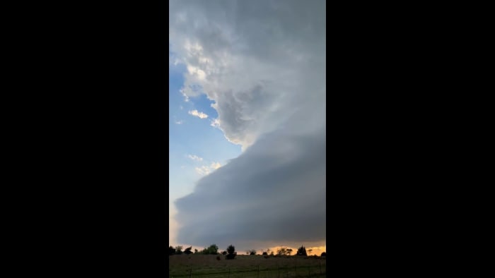 Large storm cloud swirls over Central Texas amid tornado warning