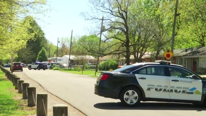Standoff underway in Southeast Roanoke