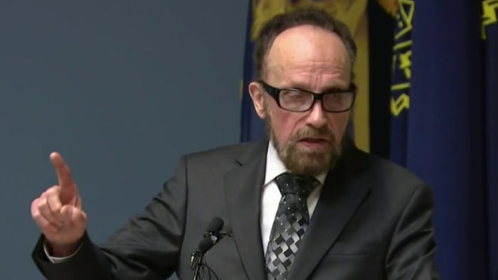 Warren mayor blasts ruling baring him from running again