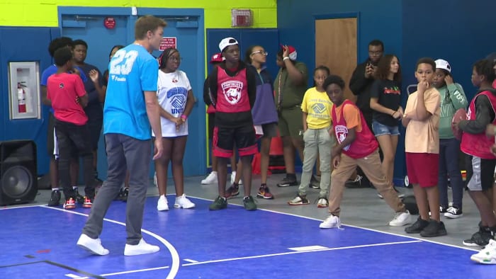 Tom Brady spends time with kids at the Boys & Girls Club in West Park Tom Brady spends time with kids at the Boys & Girls Club in West Park
