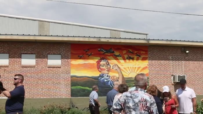 New Rosie the Riveter mural displayed in Fort Worth