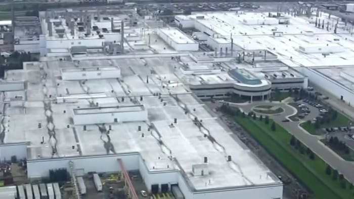 Strong paint smell persists outside Stellantis plant on Detroit’s east ...