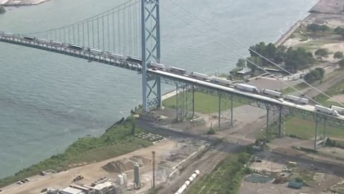 Strike at Canadian border causes massive traffic backup on Michigan ...