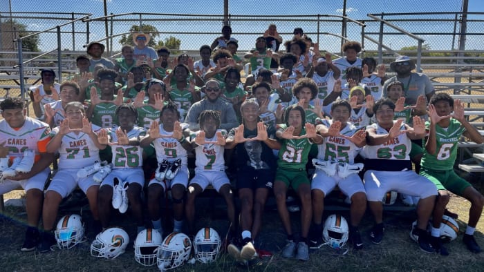 Former NFL player Ramon Richards surprises Sam Houston football team