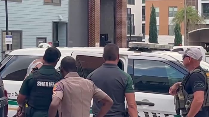 Armored truck employee shoots at man during robbery at Lake Mary bank ...