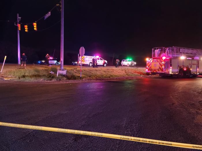2 Dead After Suv Runs Red Light Crashes Into Car At South Side