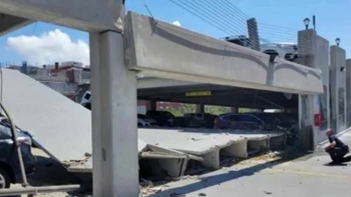 ‘It was crazy’: Part of top floor of Florida parking garage collapses