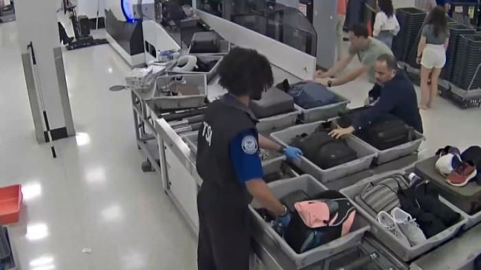 Video shows TSA agents allegedly stealing from passengers at security ... Video shows TSA agents allegedly stealing from passengers at security ...