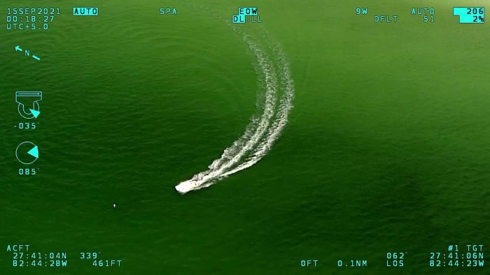 Wild video: Sheriff’s deputies work to stop runaway boat