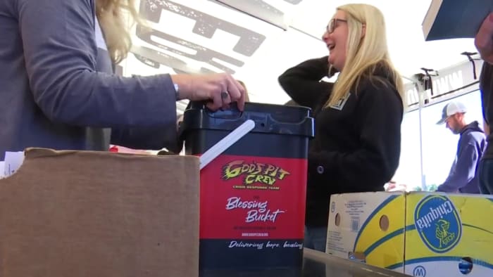 God’s Pit Crew prepares 2,000 Blessing Buckets to send to Puerto Rico