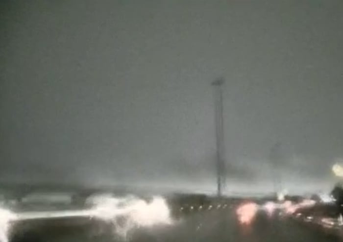 Ask 2: When will the city turn the lights back on at 610 between ...