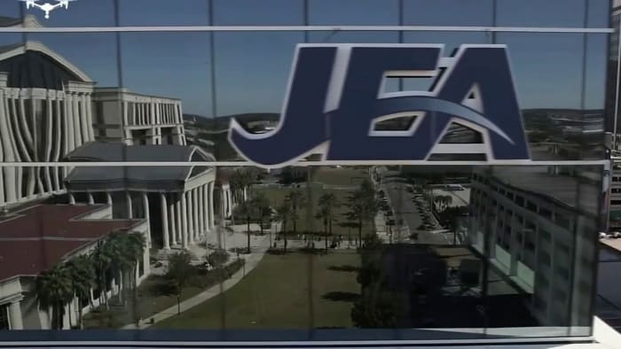 JEA considers 4% rate hike, plans to expand solar power
