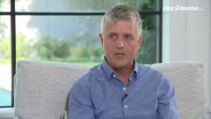 Former GM Jeff Luhnow sues Astros, claims he was scapegoated