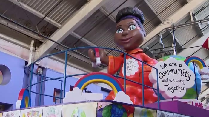 Student helps unveil brand new float for America’s Thanksgiving Parade