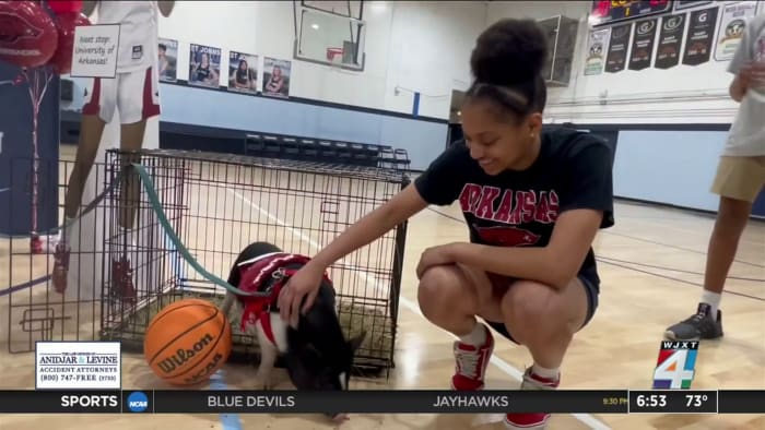 Girls hoops star Taliah Scott signs with Arkansas ... with a little ...
