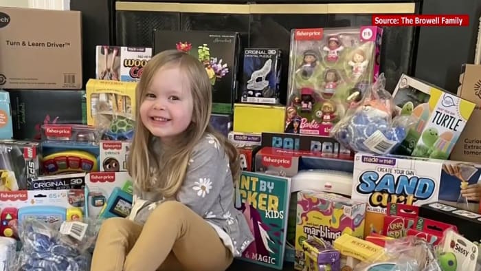 WATCH: 4-year-old Virginia girl collects toys for hospitalized children ...