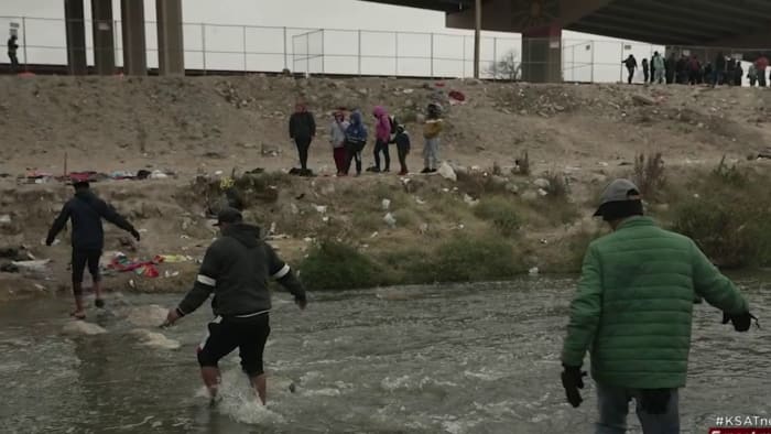 US asks court to end asylum limits, with a short delay