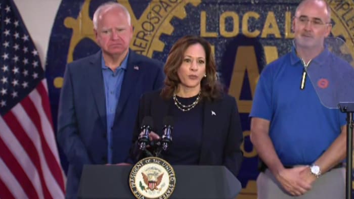 Shawn Fain joins Kamala Harris, Tim Walz at UAW Local 900 campaign ...