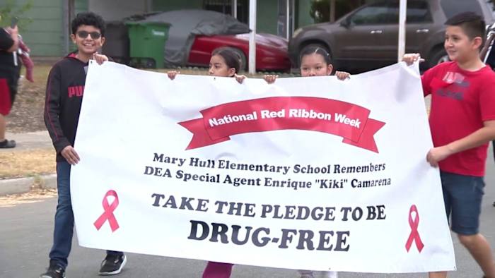 Mary Hull Elementary hosts thousands for Red Ribbon Week parade