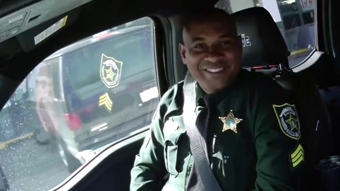 Entrevista con Sargento Angel Cirino y Ezzy Castro en español