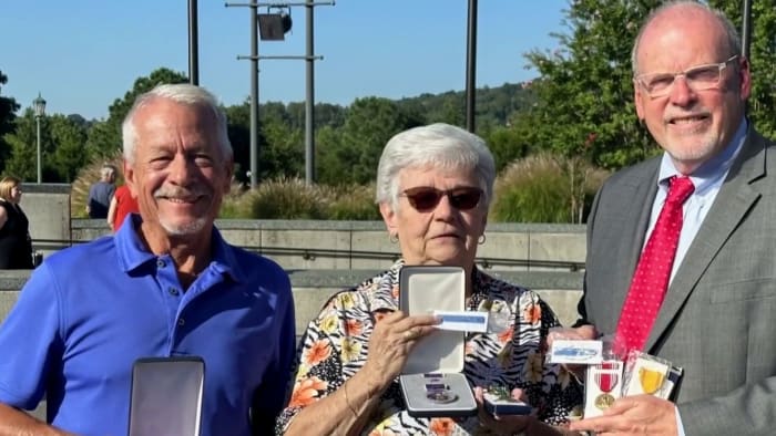 WATCH: D-Day Veteran’s family receives his medals