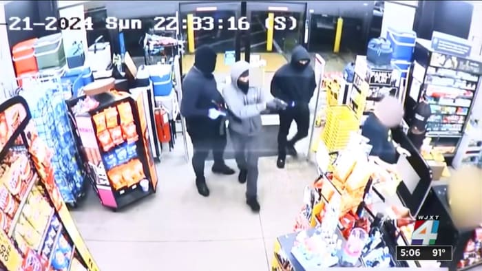 Video shows JSO officers in dramatic takedown of suspects accused in ...