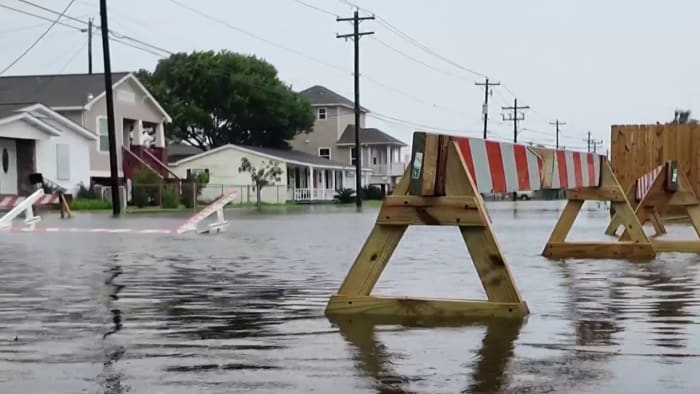 Galveston, Surfside Beach hit with heavy rain, flooding as Tropical ...