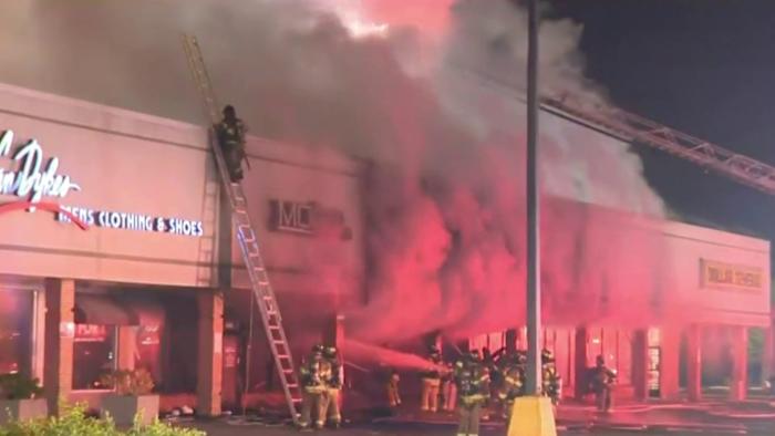 Fire destroys store in Southfield strip mall; nearby stores OK