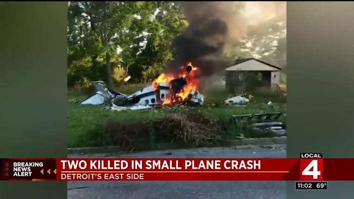 2 killed in small plane crash in Detroit neighborhood