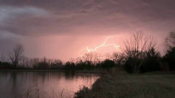 'Fast and furious' lightning seen as storms move across Ohio