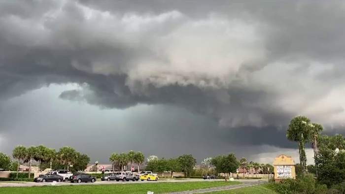 WATCH: Strong storms spark ominous cloud in Central Florida