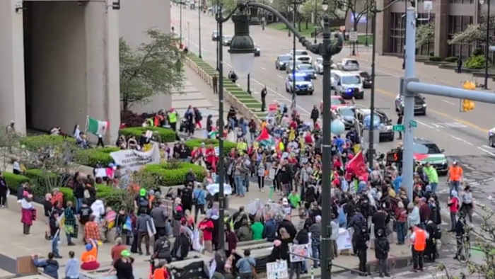 Demonstrators rally in downtown Detroit against layoffs, privatization ...