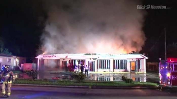 Strip center cathces fire in northeast Harris County