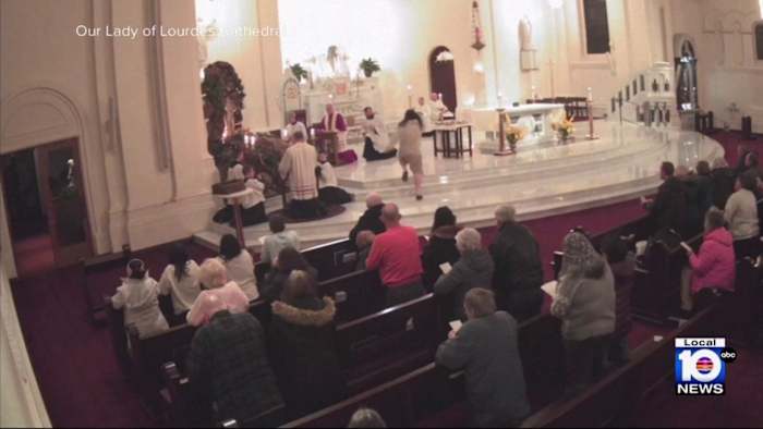 Man attacks priest during prayer service