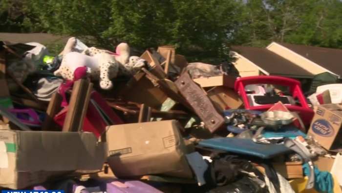 ONLY ON 2: Families in SE Houston frustrated with trash piling up ...